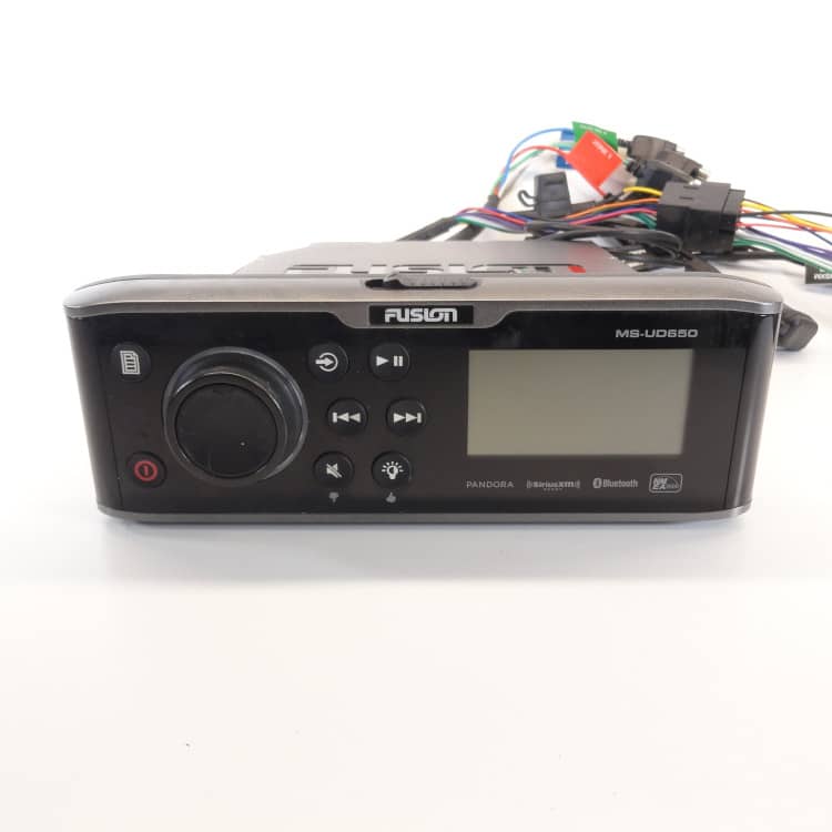 Fusion MS-UD650 Marine Entertainment System AM/FM Sirius Bluetooth ...