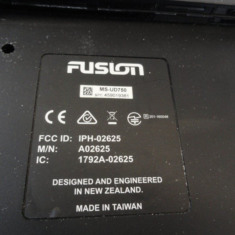 Fusion MS-UD750 Marine Entertainment System AM/FM Sirius Bluetooth ...