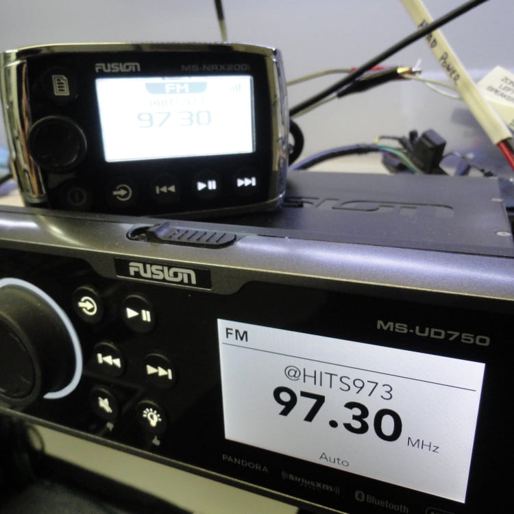 Fusion MS-UD750 Marine Entertainment System AM/FM Sirius Bluetooth ...