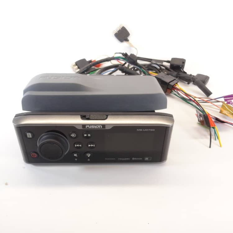Fusion MS-UD750 Marine Entertainment System AM/FM Sirius Bluetooth ...
