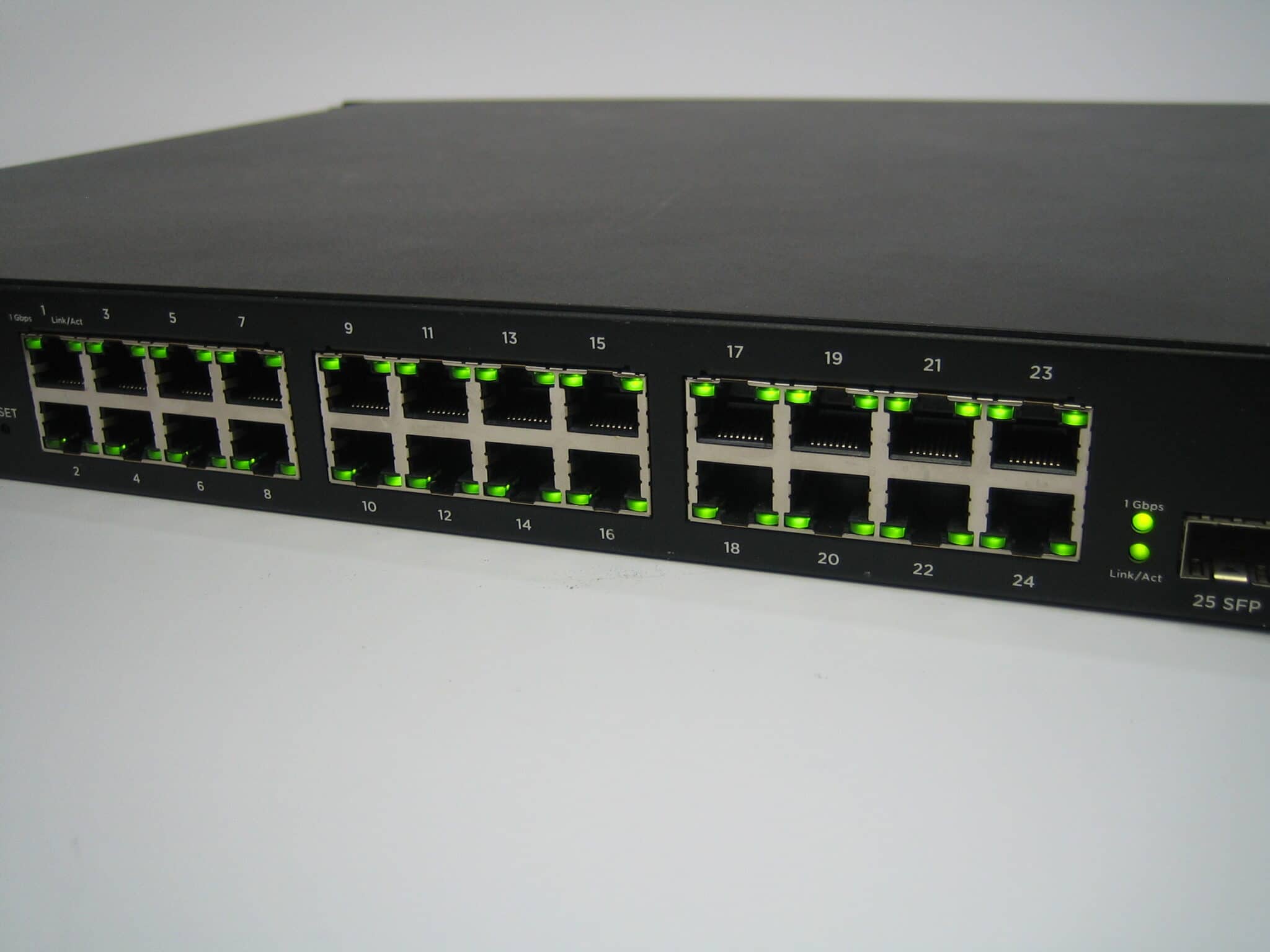 Araknis Networks 310 Series AN-310-SW-R-24-POE L2 Managed Gigabit 24 ...