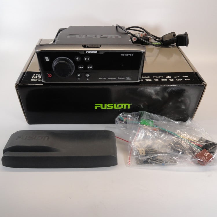 Fusion MS-UD755 - Marine AM/FM XM Entertainment System with Uni-Dock ...