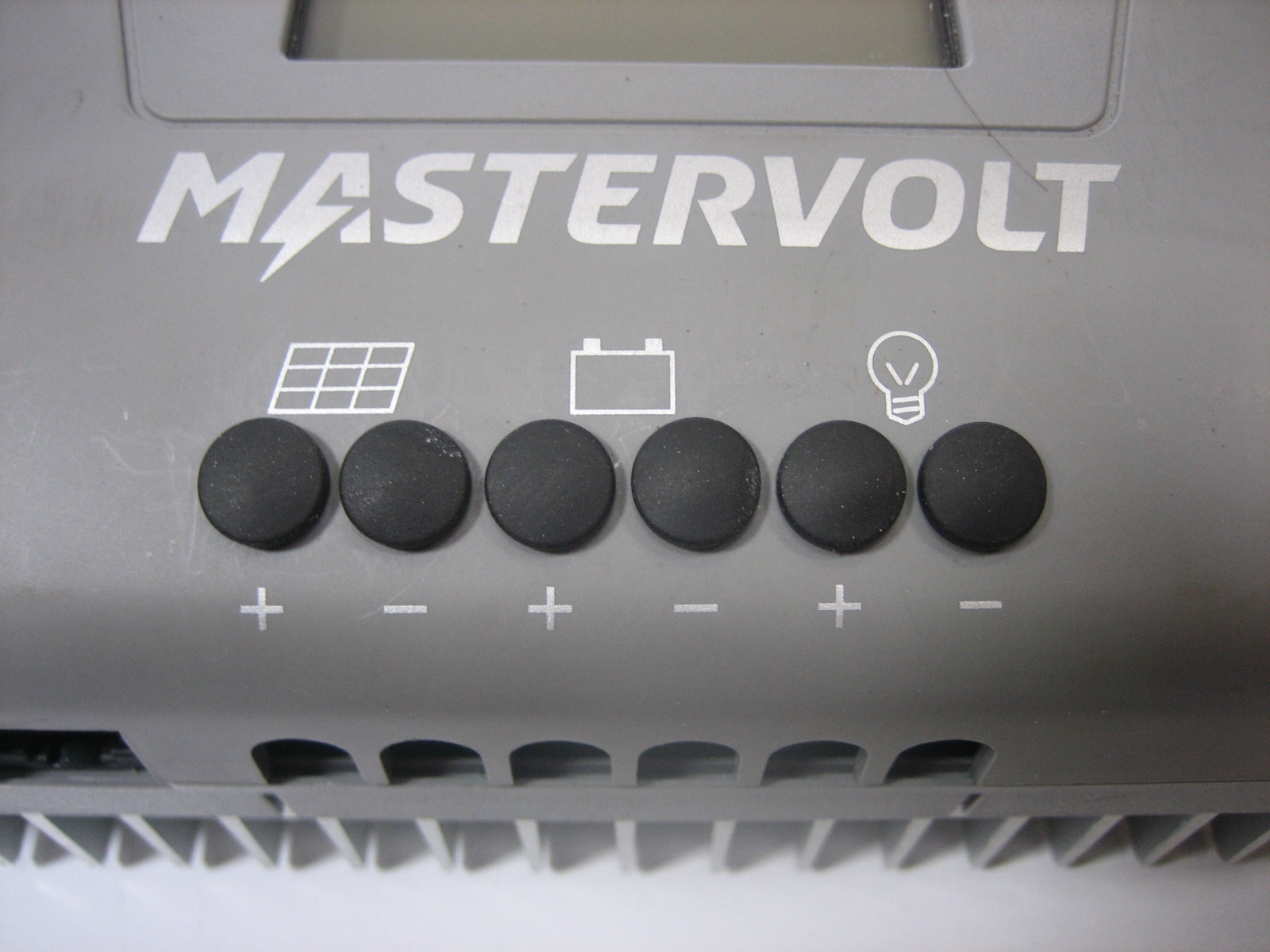 Mastervolt MPPT Solar ChargeMaster 25 - 131902500 - GOOD CONDITION ...