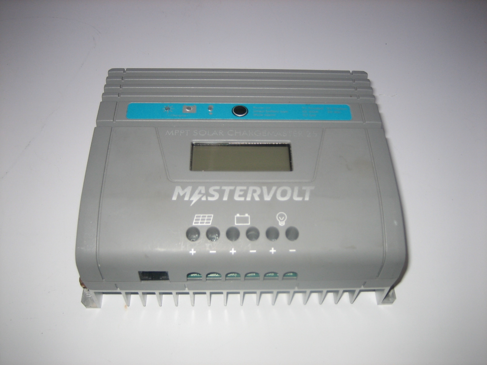 Mastervolt MPPT Solar ChargeMaster 25 - 131902500 - GOOD CONDITION ...