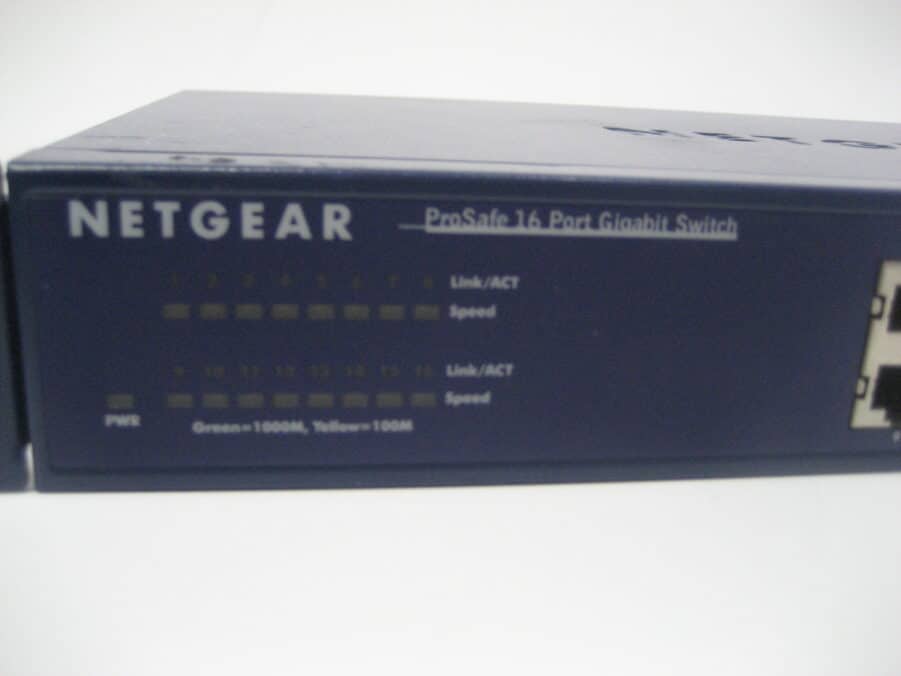 Netgear ProSafe JFS516 16 Port 10/100 Mbps Switch with Rack Mount ...