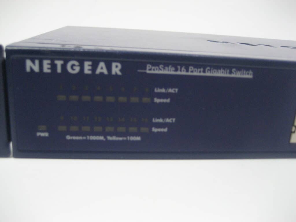 Netgear ProSafe JFS516 16 Port 10/100 Mbps Switch with Rack Mount ...