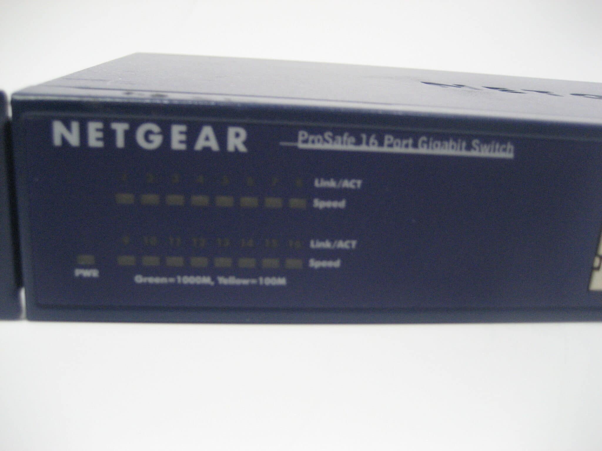 Netgear ProSafe JFS516 16 Port 10/100 Mbps Switch with Rack Mount ...