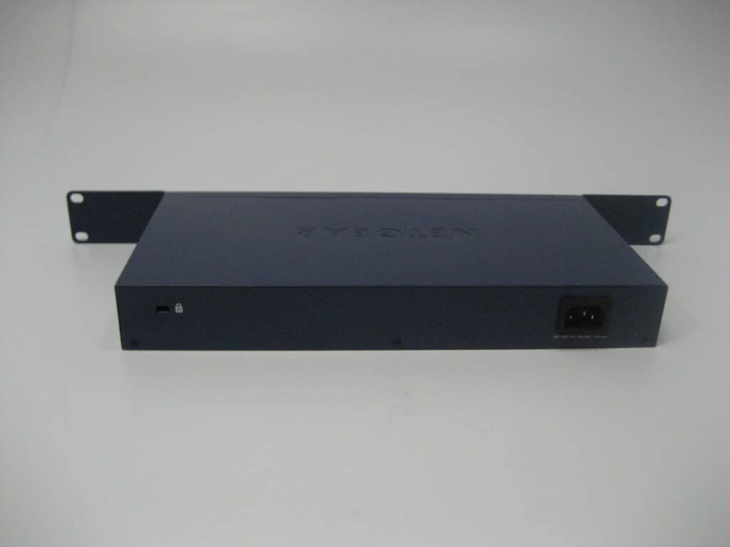 Netgear ProSafe JFS516 16 Port 10/100 Mbps Switch with Rack Mount ...