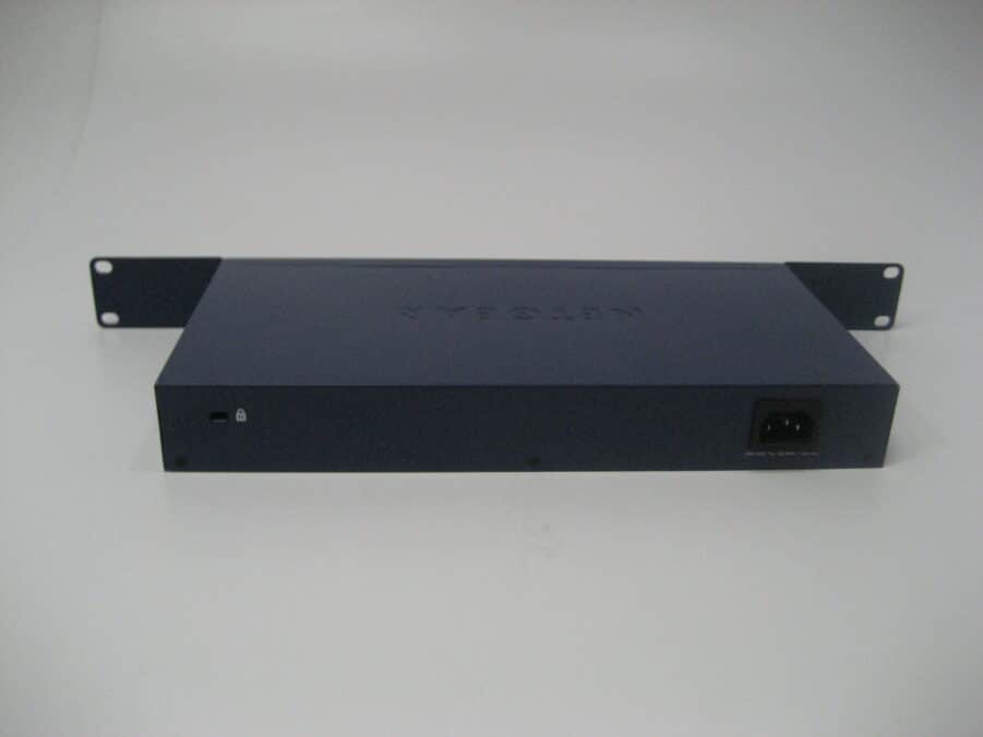 Netgear ProSafe JFS516 16 Port 10/100 Mbps Switch with Rack Mount ...