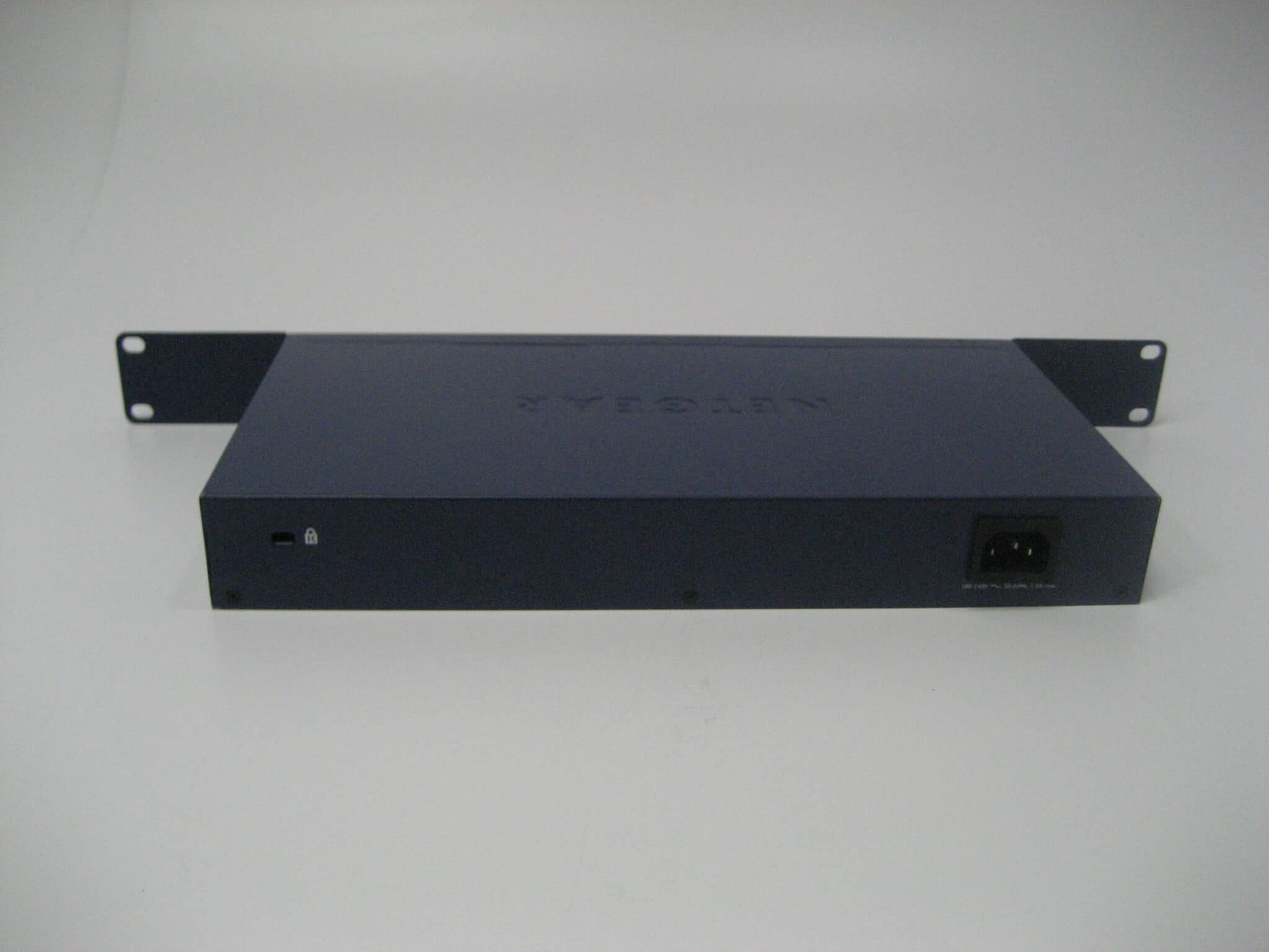 Netgear ProSafe JFS516 16 Port 10/100 Mbps Switch with Rack Mount ...