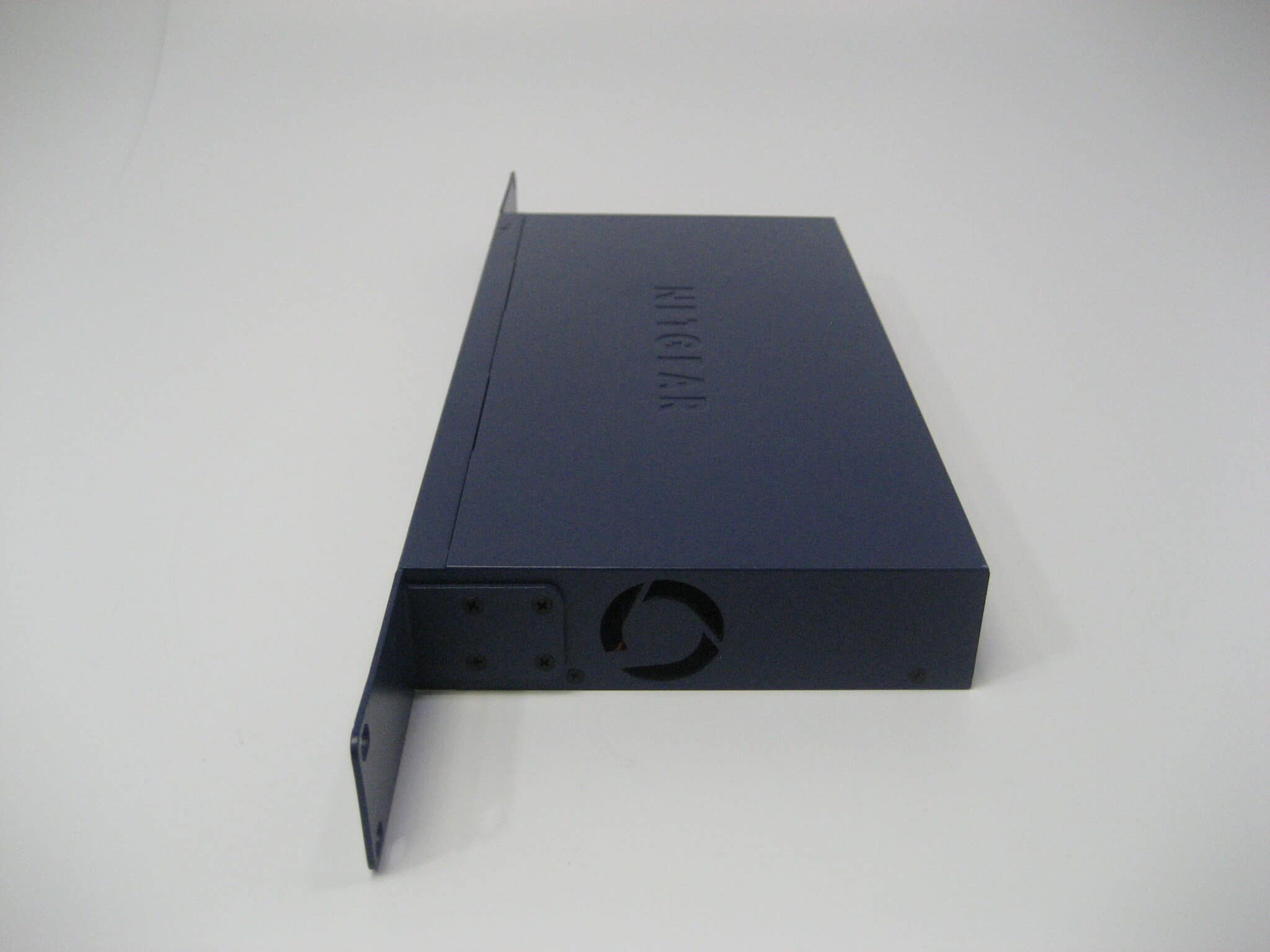 Netgear ProSafe JFS516 16 Port 10/100 Mbps Switch with Rack Mount ...