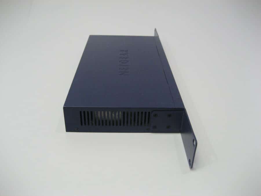 Netgear ProSafe JFS516 16 Port 10/100 Mbps Switch with Rack Mount ...