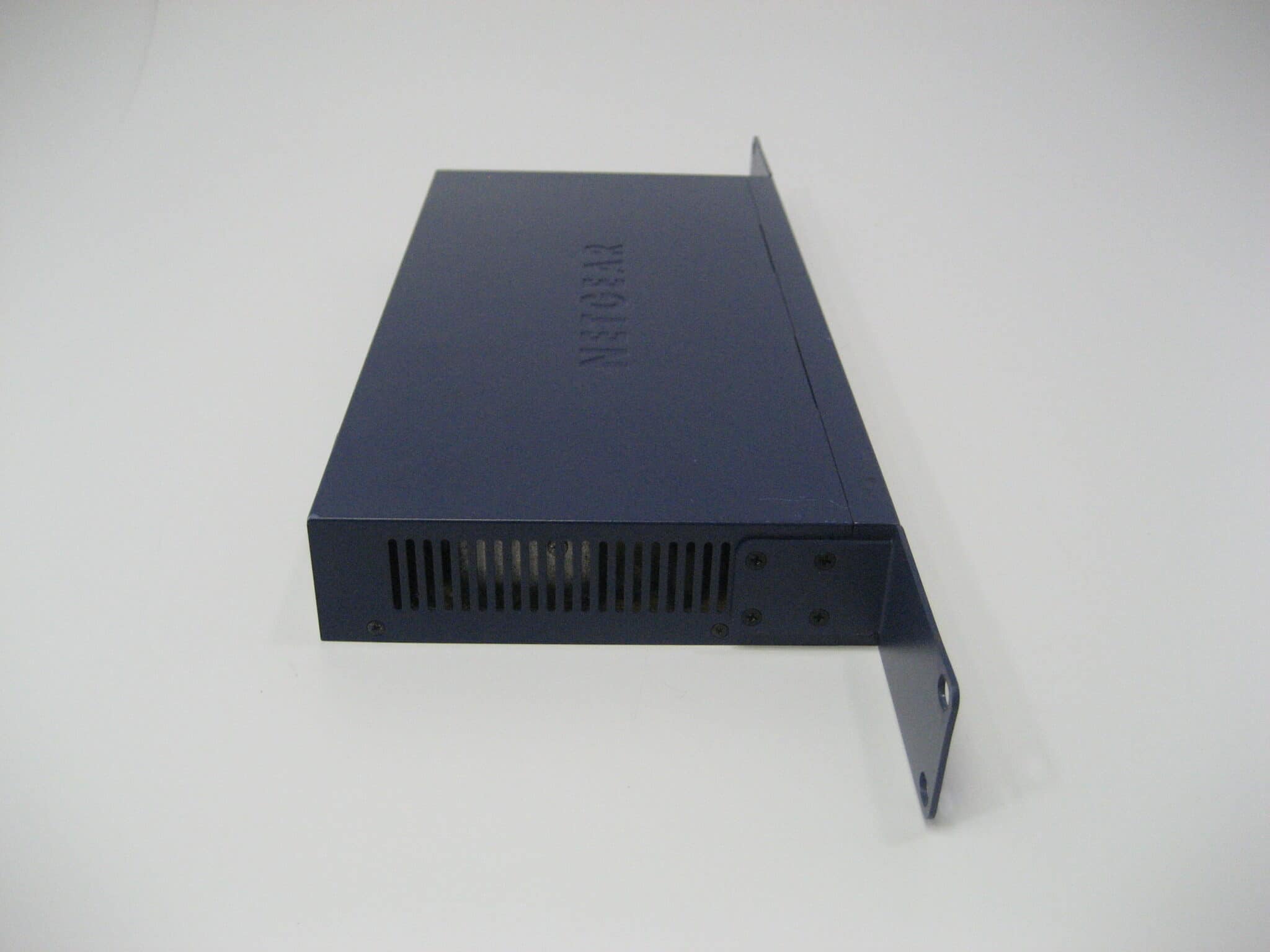 Netgear ProSafe JFS516 16 Port 10/100 Mbps Switch with Rack Mount ...