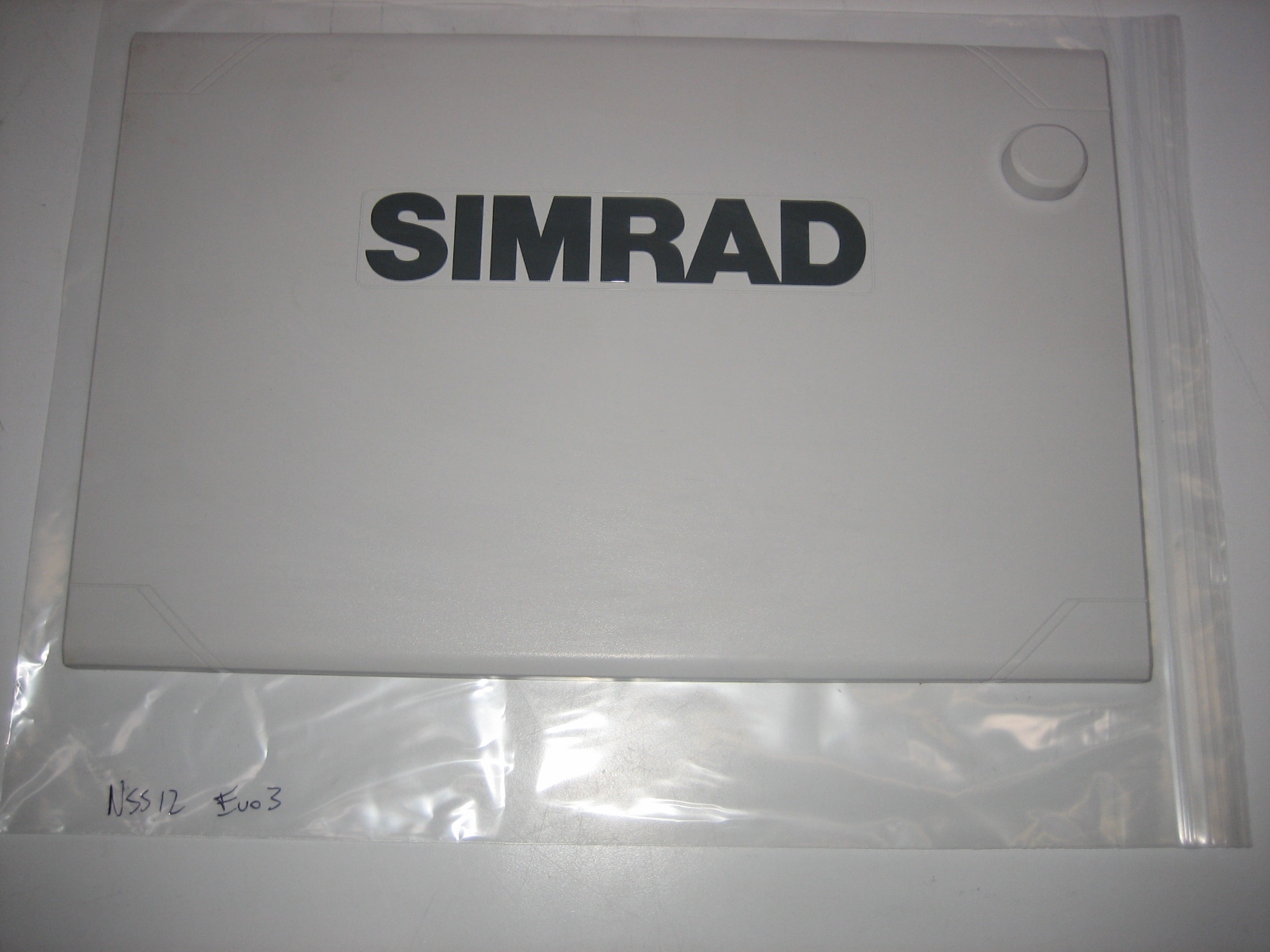 Simrad 072-21346-00 Protective Sun Cover f/ NSS12 evo3 evo3S - Minor ...
