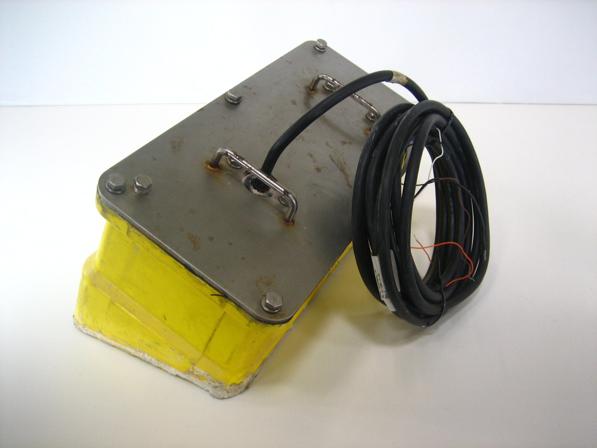 Airmar R199 2kw 50/200 Dual Line Non-Diplexed In-Hull Transducer - Fits ...