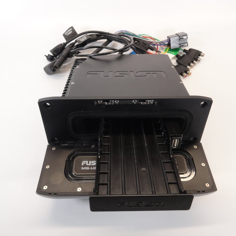 Fusion MS-UD650 Marine Entertainment System AM/FM Sirius Bluetooth ...