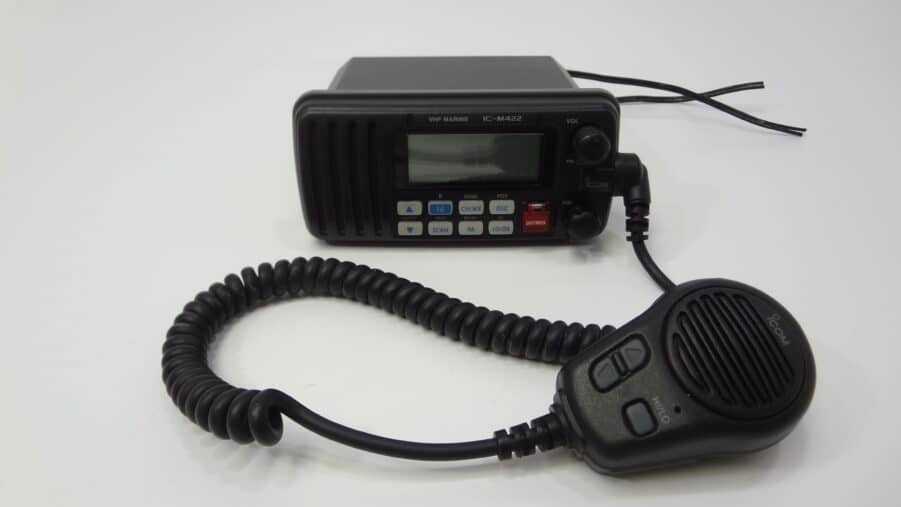 Icom IC-M422 Marine VHF Transceiver Radio Unit w/ Icom HM-150B Hand ...