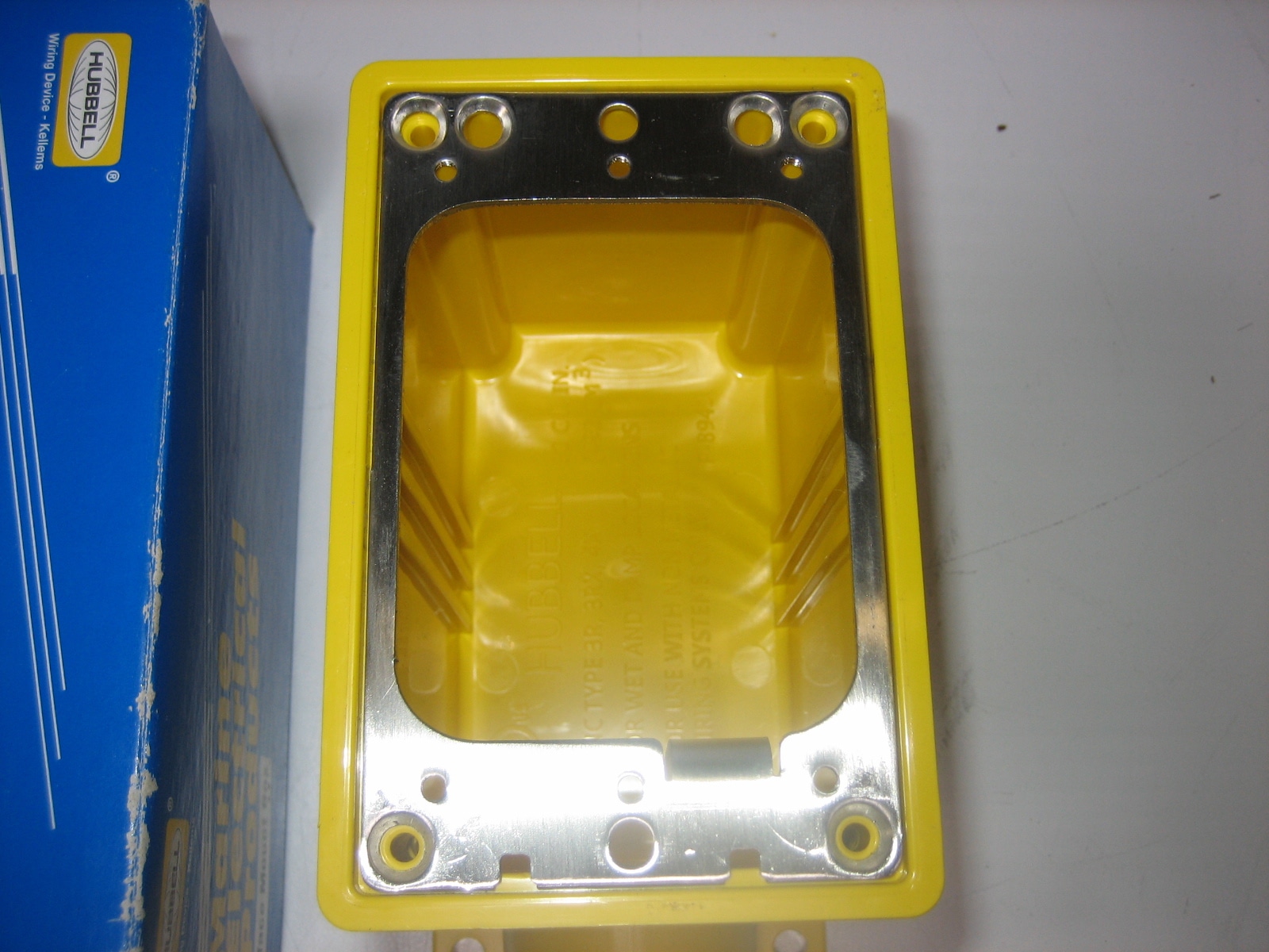 Hubbell HBL60CM83A 3/4" NPT Watertight Yellow Surface Mount FD Box ...