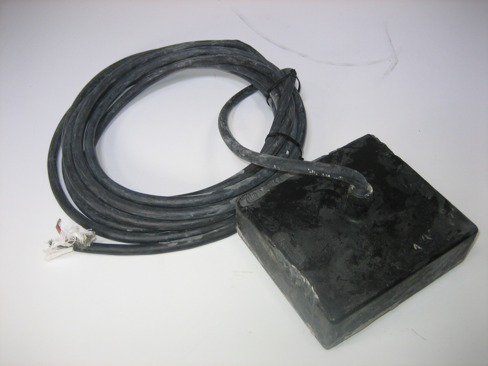 Furuno 50B-12 (CA50B-12) 2kw 50kHz Rubber Coated Transducer *TESTED ...