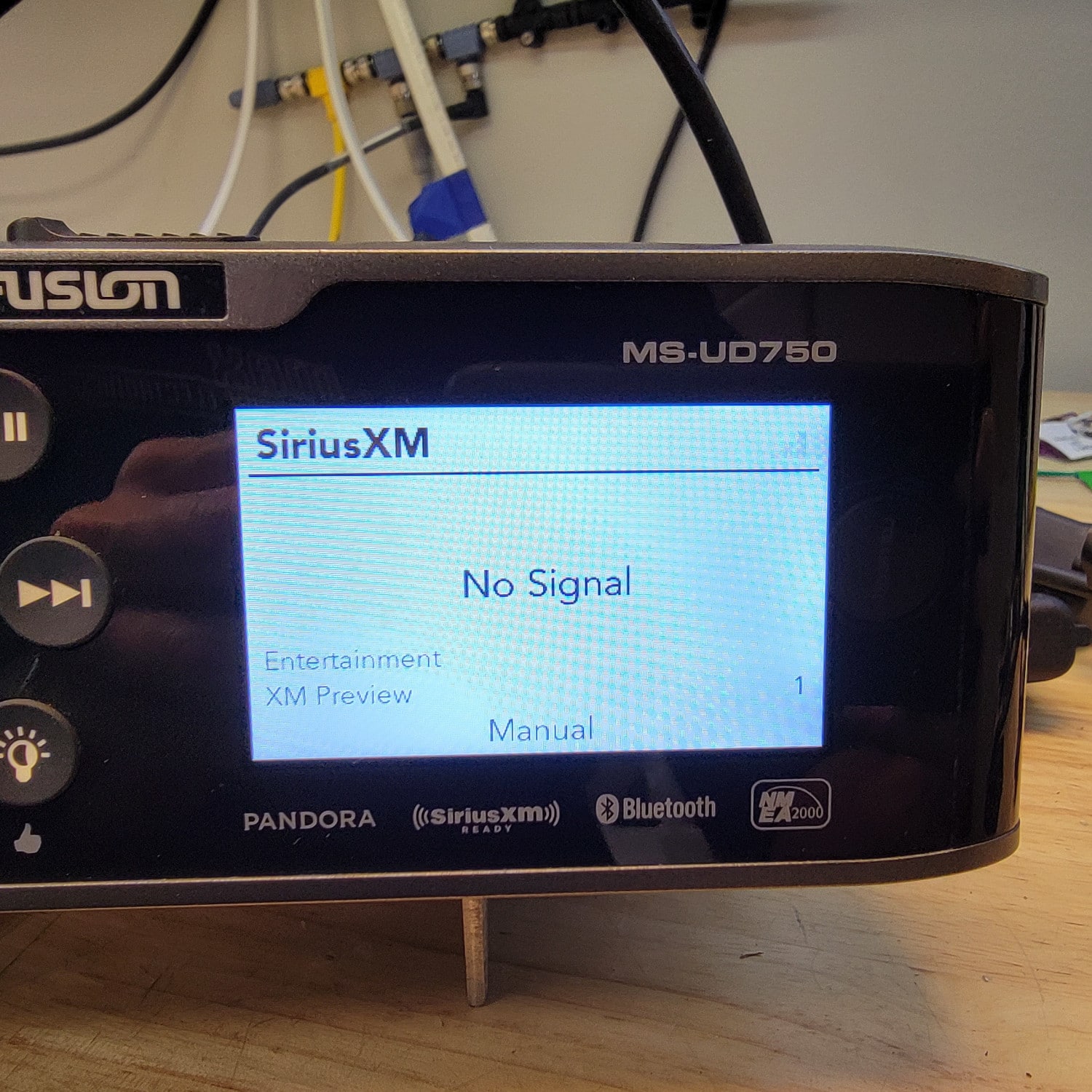 Fusion MS-UD750 Marine Entertainment System AM/FM Sirius Bluetooth ...