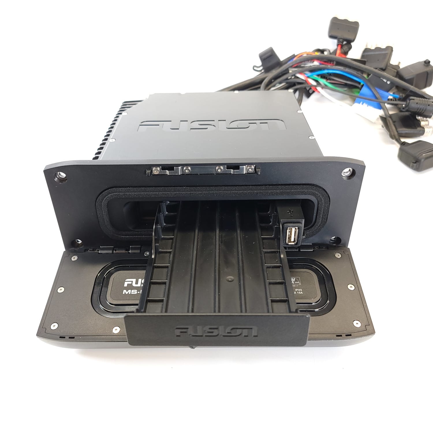 Fusion MS-UD750 Marine Entertainment System AM/FM Sirius Bluetooth ...