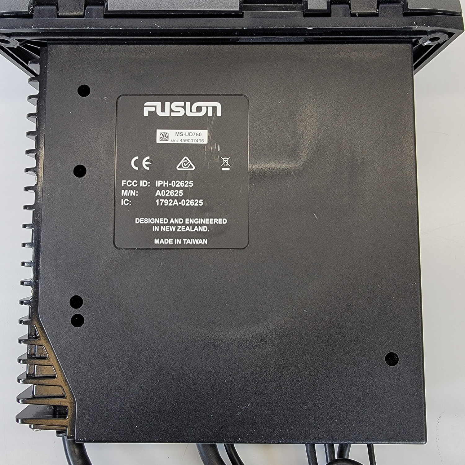 Fusion MS-UD750 Marine Entertainment System AM/FM Sirius Bluetooth ...