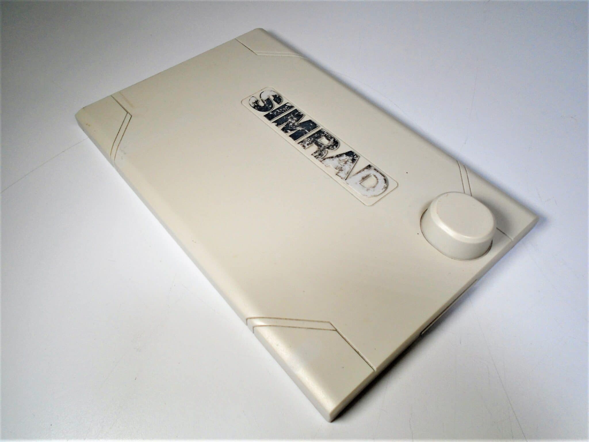 Simrad 072-3030-000 Protective Sun Cover f/ NSS7 evo2 - Minor ...