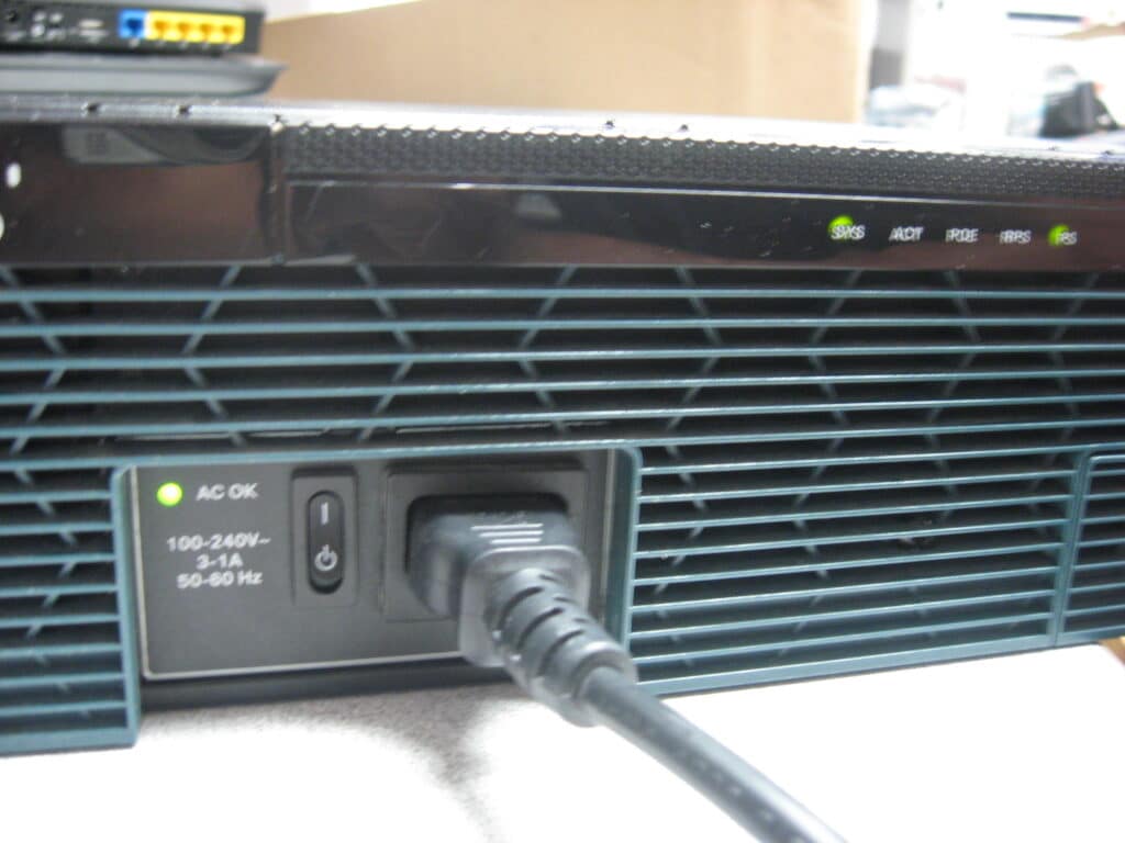 Cisco 2900 Series 2911 K9 V06 Integrated Services Router - Free US ...