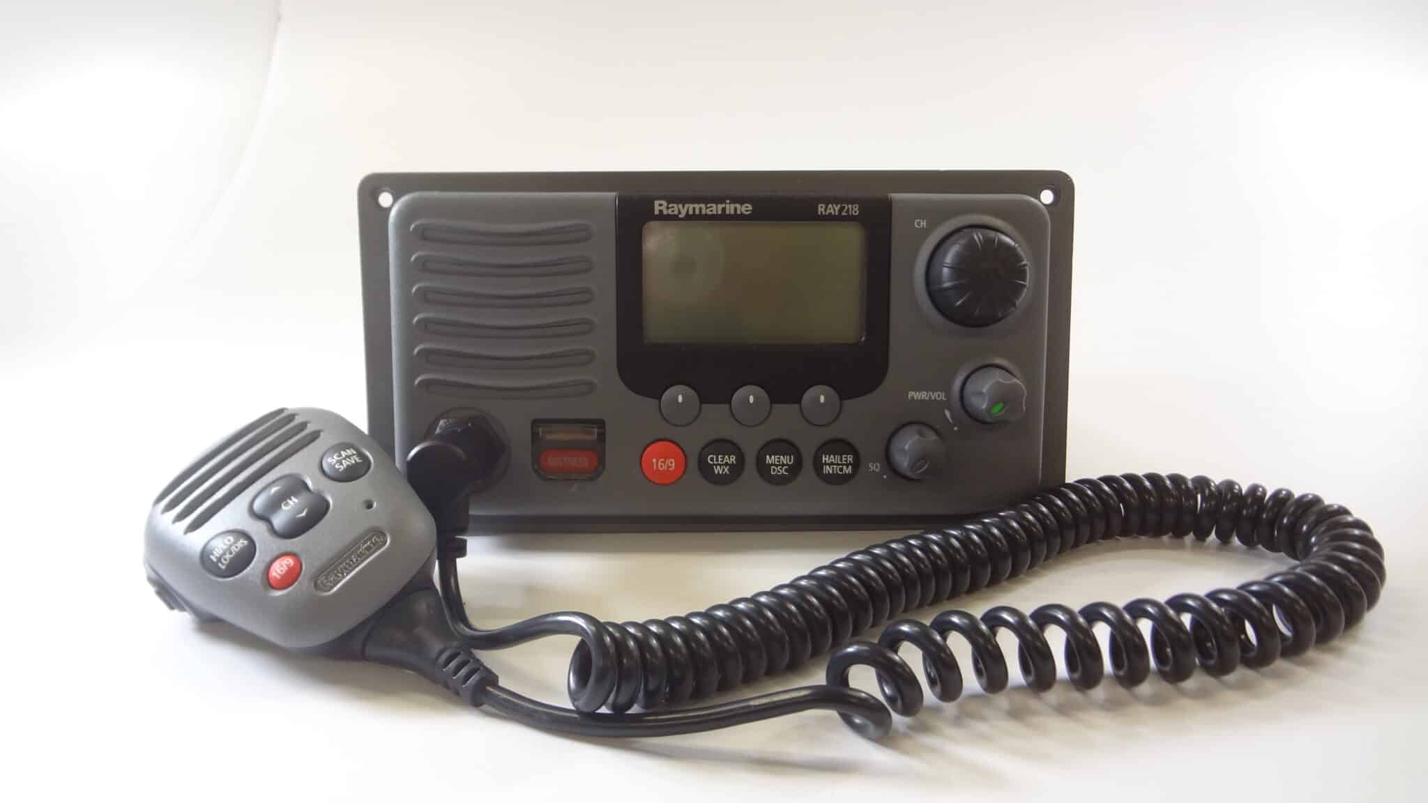 Raymarine RAY218 Marine VHF Two Way Radio Transceiver Unit w/Raymarine ...