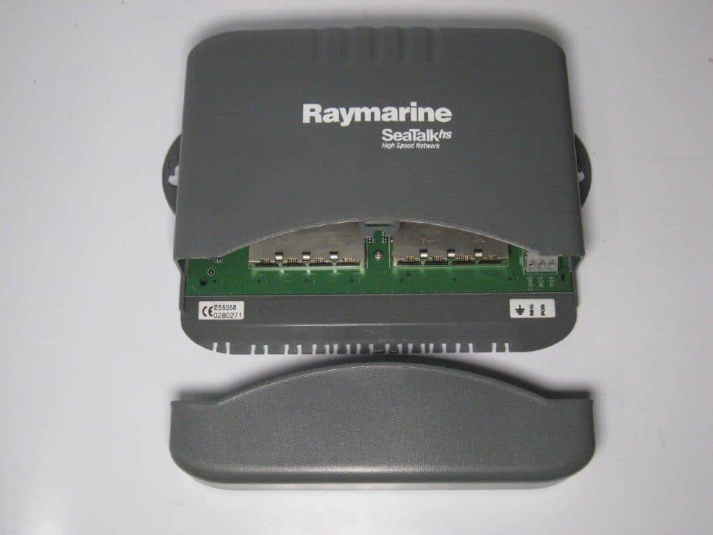 Raymarine E55058 SeaTalk HS Network Switch -(1)5m + (1)1.5m Network ...
