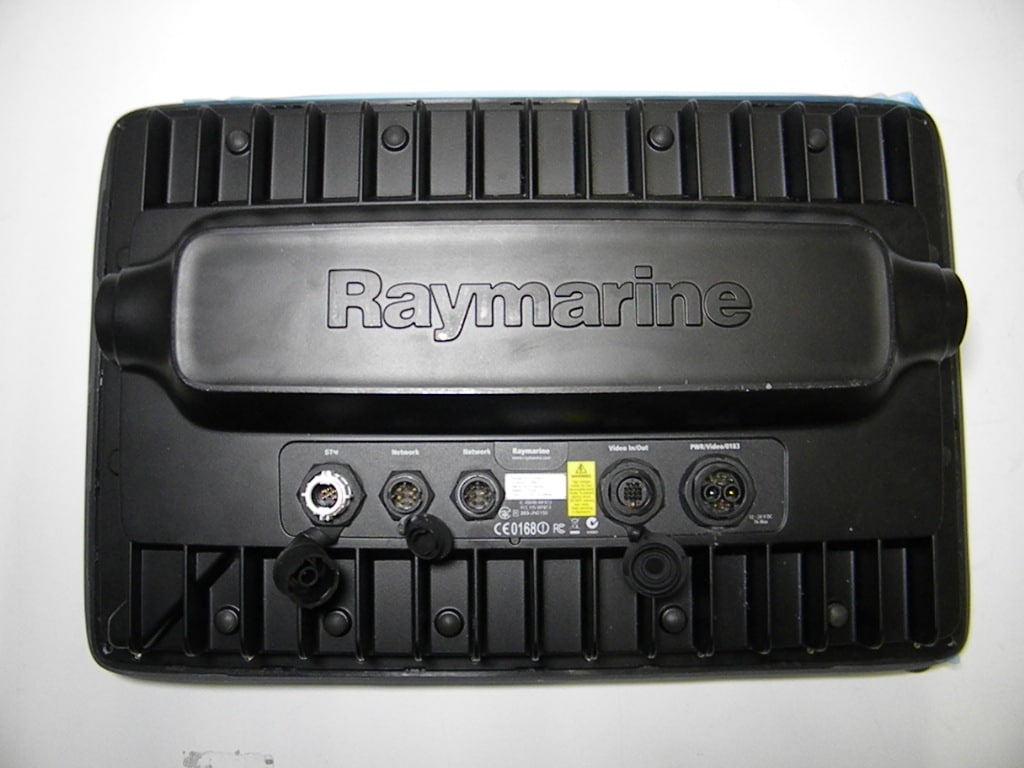 Raymarine e165 15.4" HybridTouch MFD Display -E70025- TESTED -90 Day ...