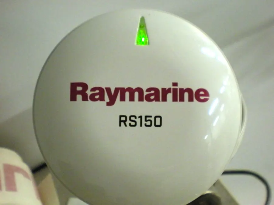 Raymarine Raystar 150 GPS Antenna W/New Mount **E70310** 90 Day ...