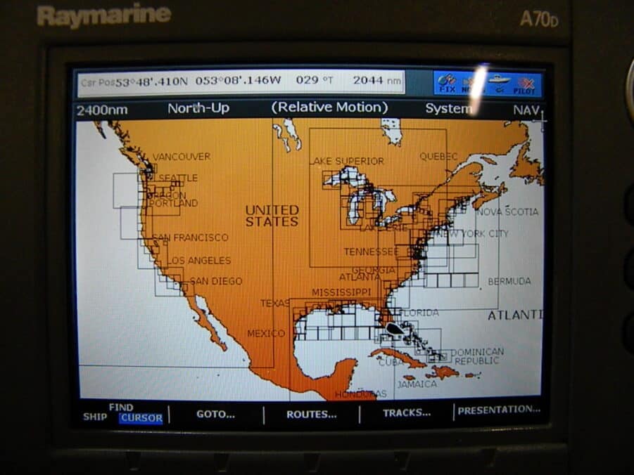 Raymarine A70D Chartplotter/Fishfinder Display w/Sun Cover E62192 ...