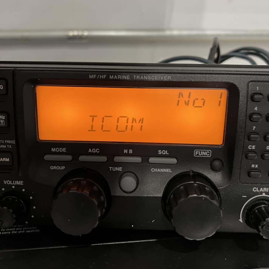 ICOM IC-M710 Single Side Band Radios w/ AT-140 Tuner HM-120 - Parts Lot ...