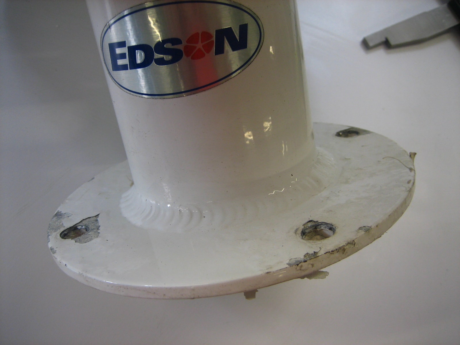 Edson 6" Aluminum White Riser Mount for 18" Satcom Domes - KVH TV5 ...