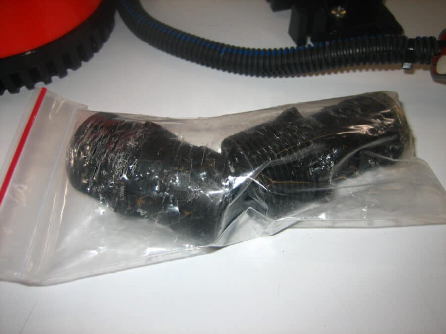 SPXFLOW Johnson Pumps 24v 2200GPH Heavy Duty Bilge Pump w/Float Switch ...