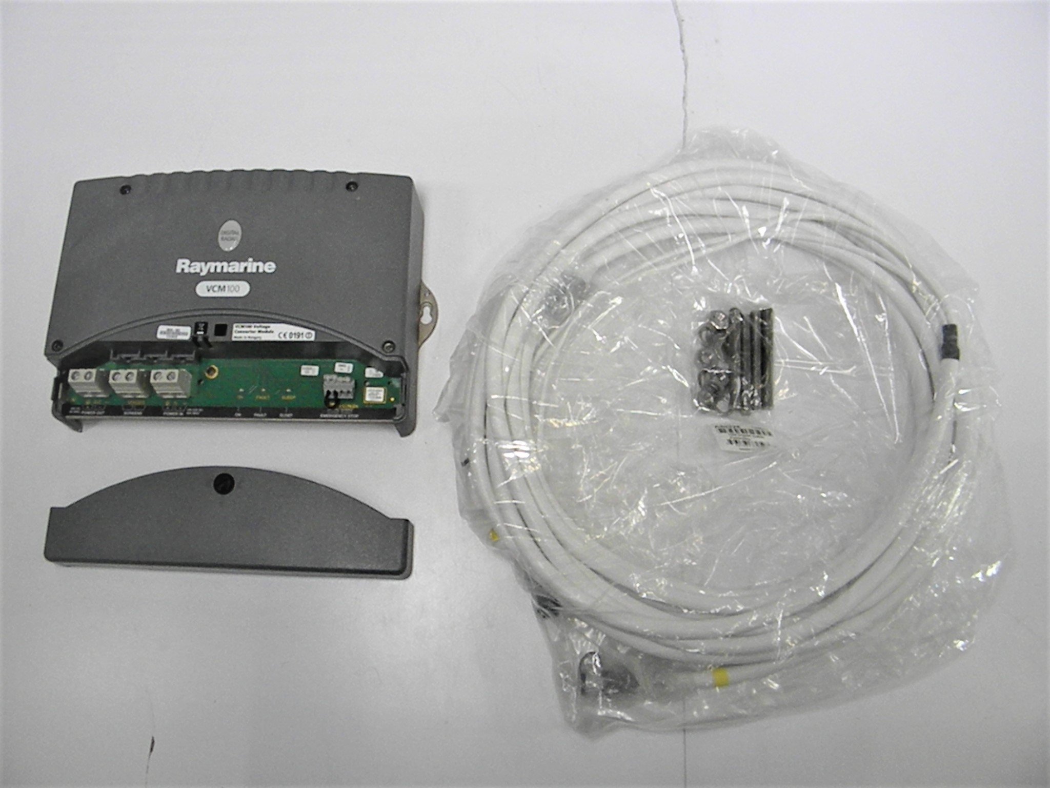 Raymarine 12kw SHD Digital Open Array Radar E52082E *MME REFURB* 90 Day ...