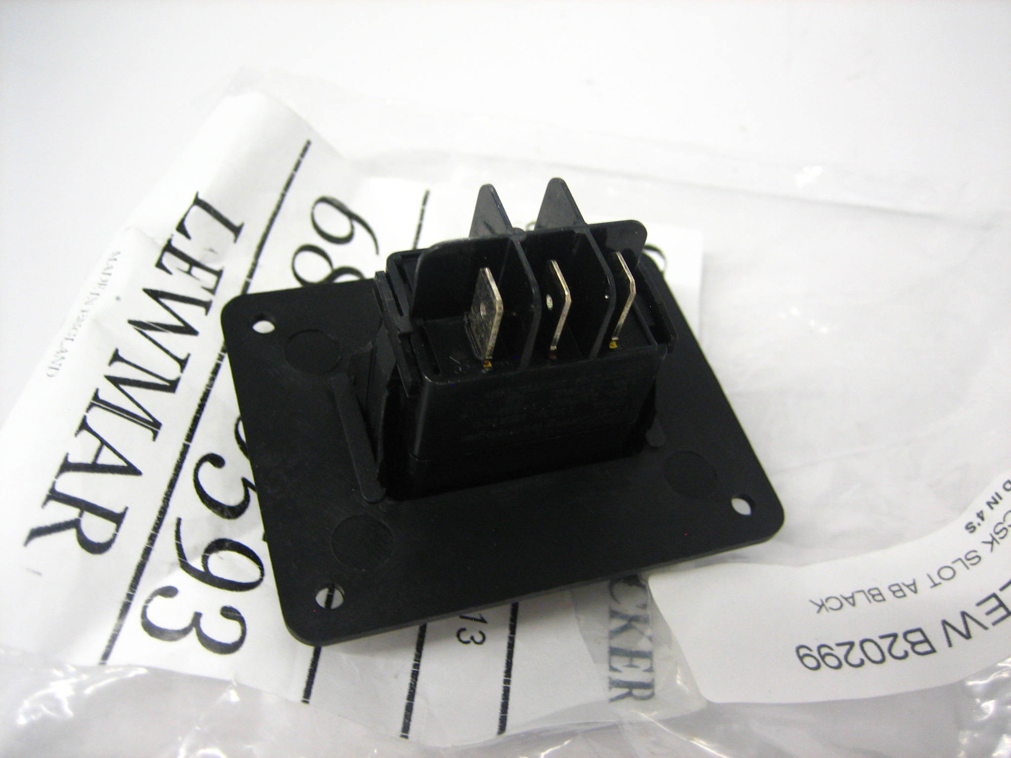 Lewmar Guarded Rocker Switch for Windlass - NEW - 68000593 - Max Marine ...