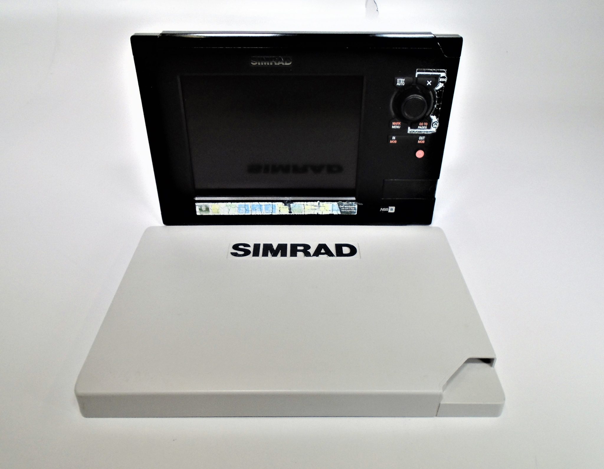 Simrad NSS8 Amer MFD Display+Sun Cover - Tested Working Cond - Max ...