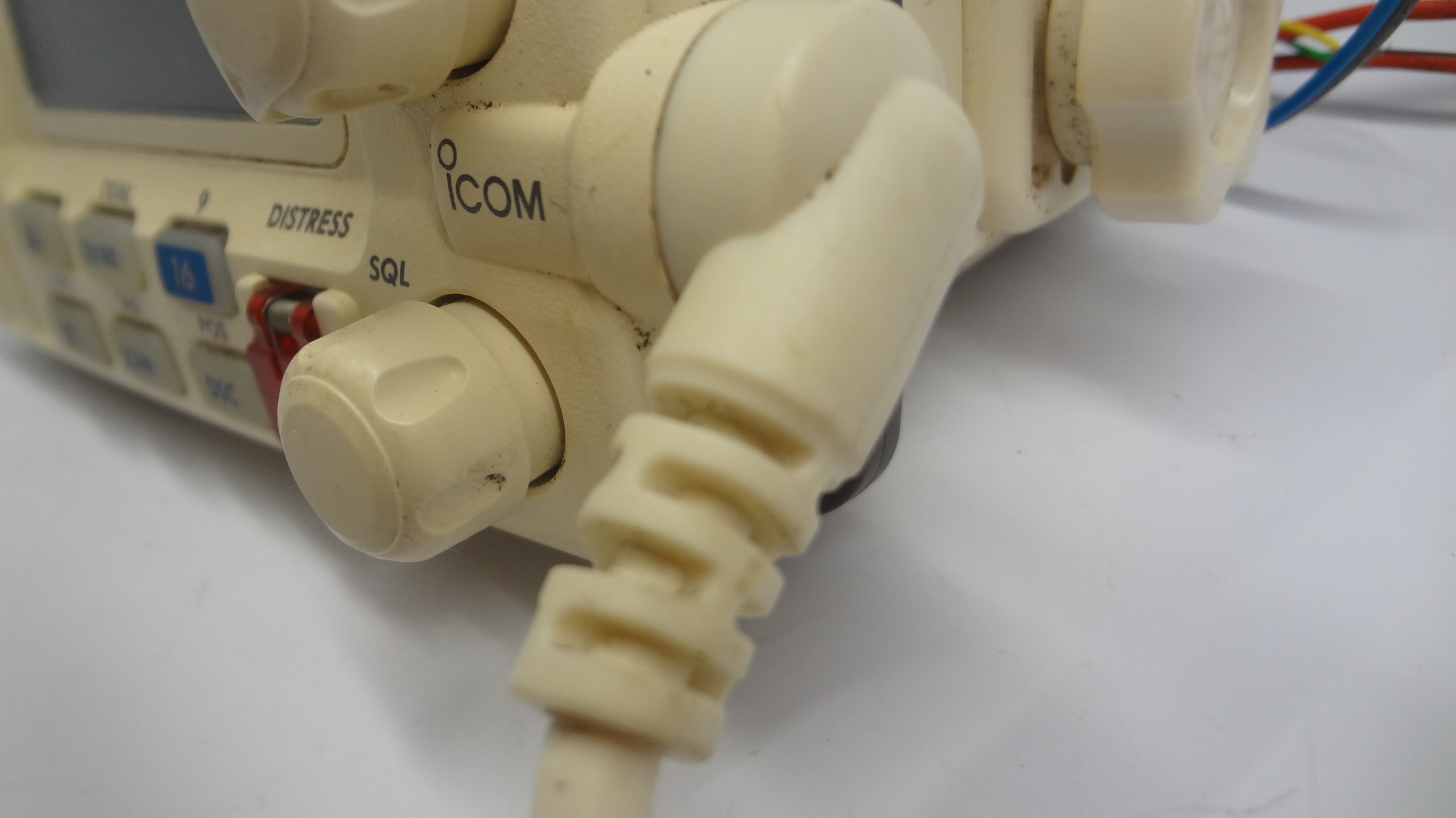 Icom IC-M302 Submersible Marine VHF Radio Transceiver Unit w/ HM-141W Hand Mic - Max Marine ...