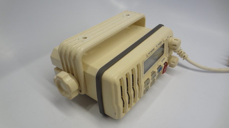 Icom IC-M302 Submersible Marine VHF Radio Transceiver Unit w/ HM-141W Hand Mic - Max Marine ...