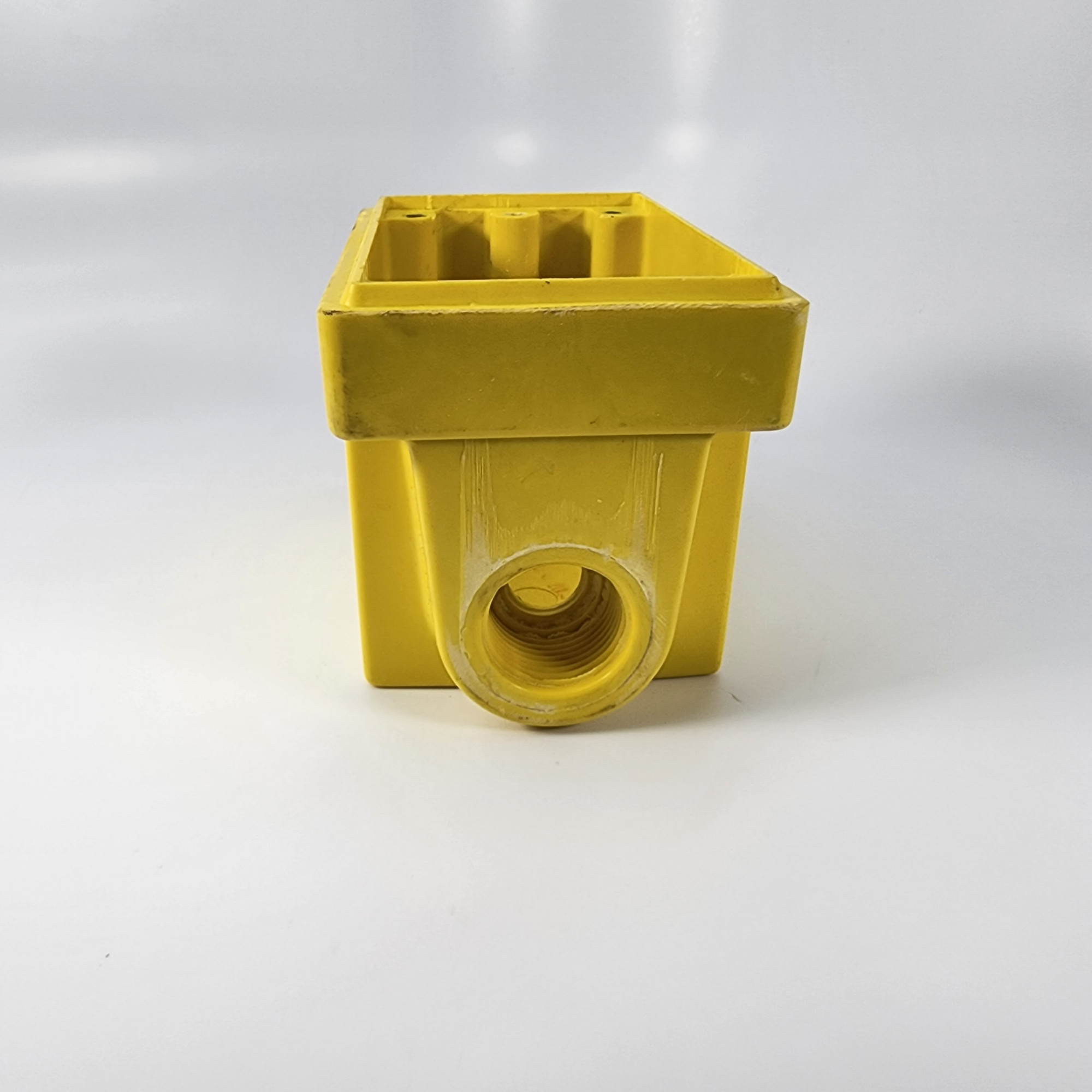 Hubbell 22 Cu-In Electrical Conduit Hard Plastic Box - Yellow - Max ...