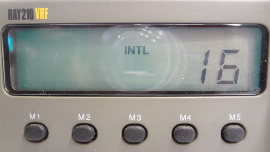 Raytheon RAY210 Submersible Marine VHF Radio Transceiver Unit w/ Hand ...