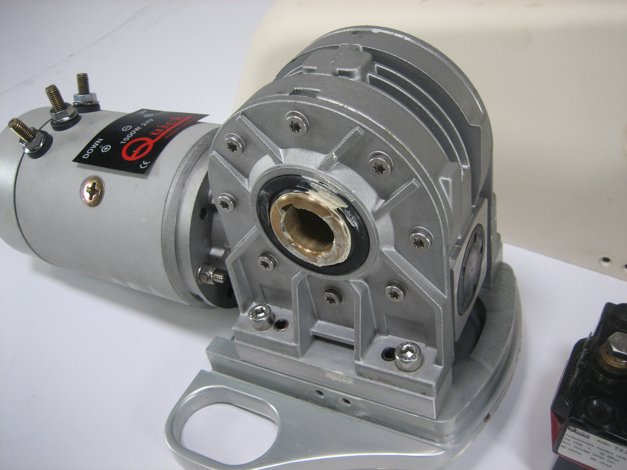 Quick Heron Series - H1024G 24v 1000w Windlass for Tender, etc w/Gypsy ...