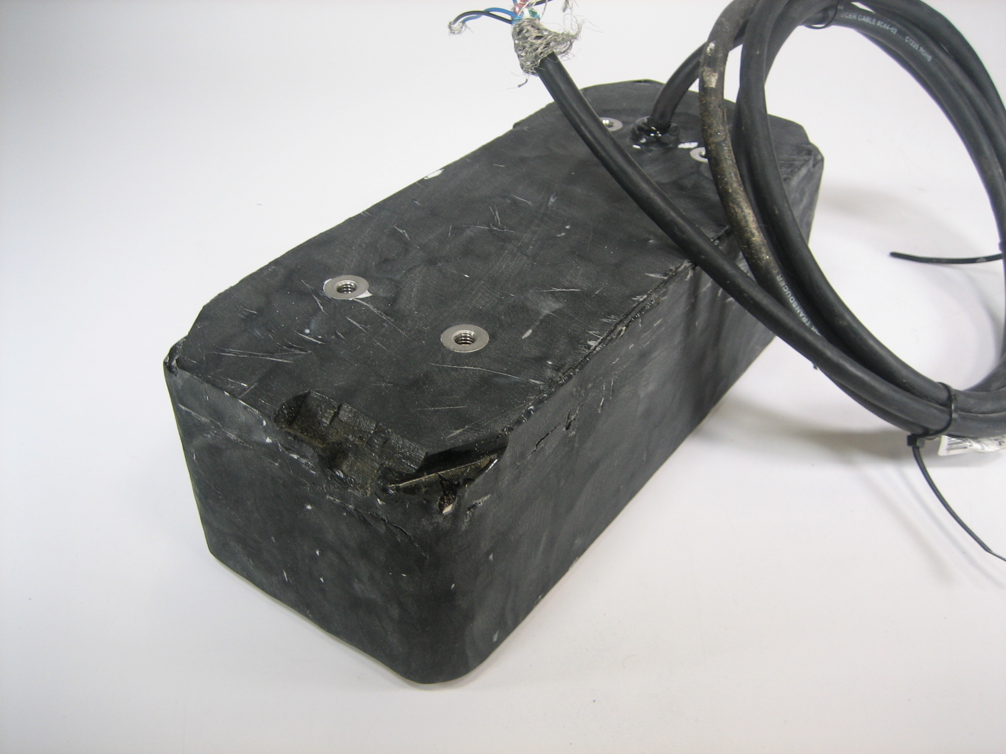 Airmar PM411LWM Wide 2kw Keel/Pocket Mount Transducer - TESTED GOOD ...