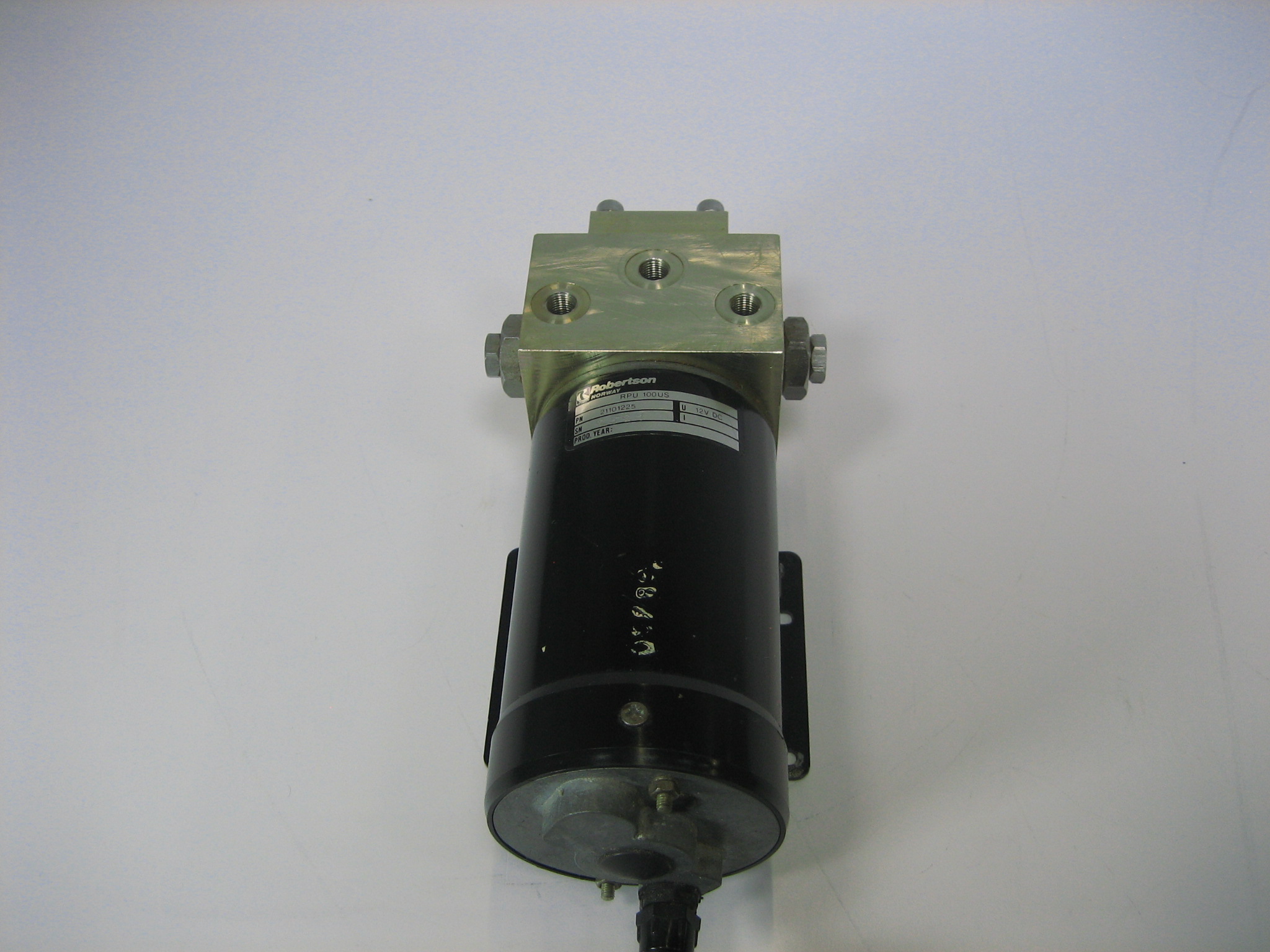 Simrad-RPU100US-Autopilot Reversible Pump Motor - Max Marine Electronics
