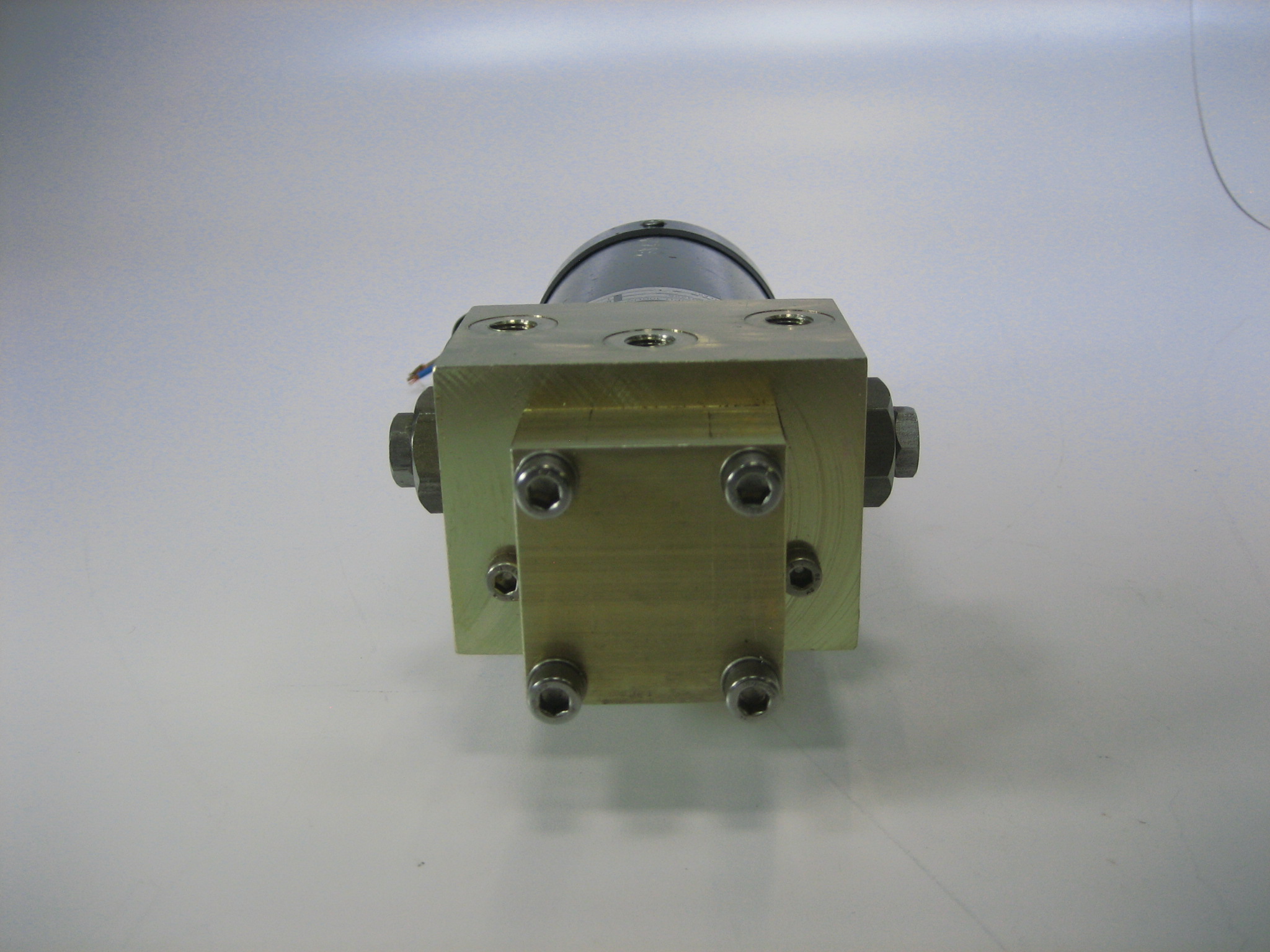 Simrad-RPU100US-Autopilot Reversible Pump Motor - Max Marine Electronics