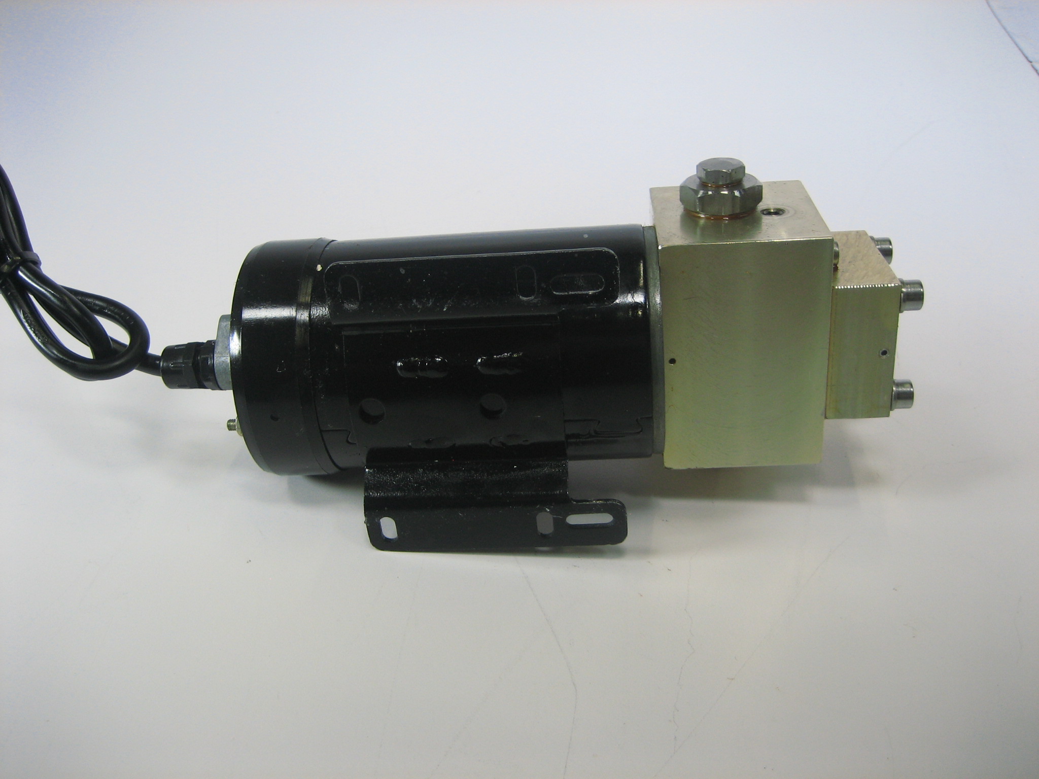 Simrad-RPU100US-Autopilot Reversible Pump Motor - Max Marine Electronics