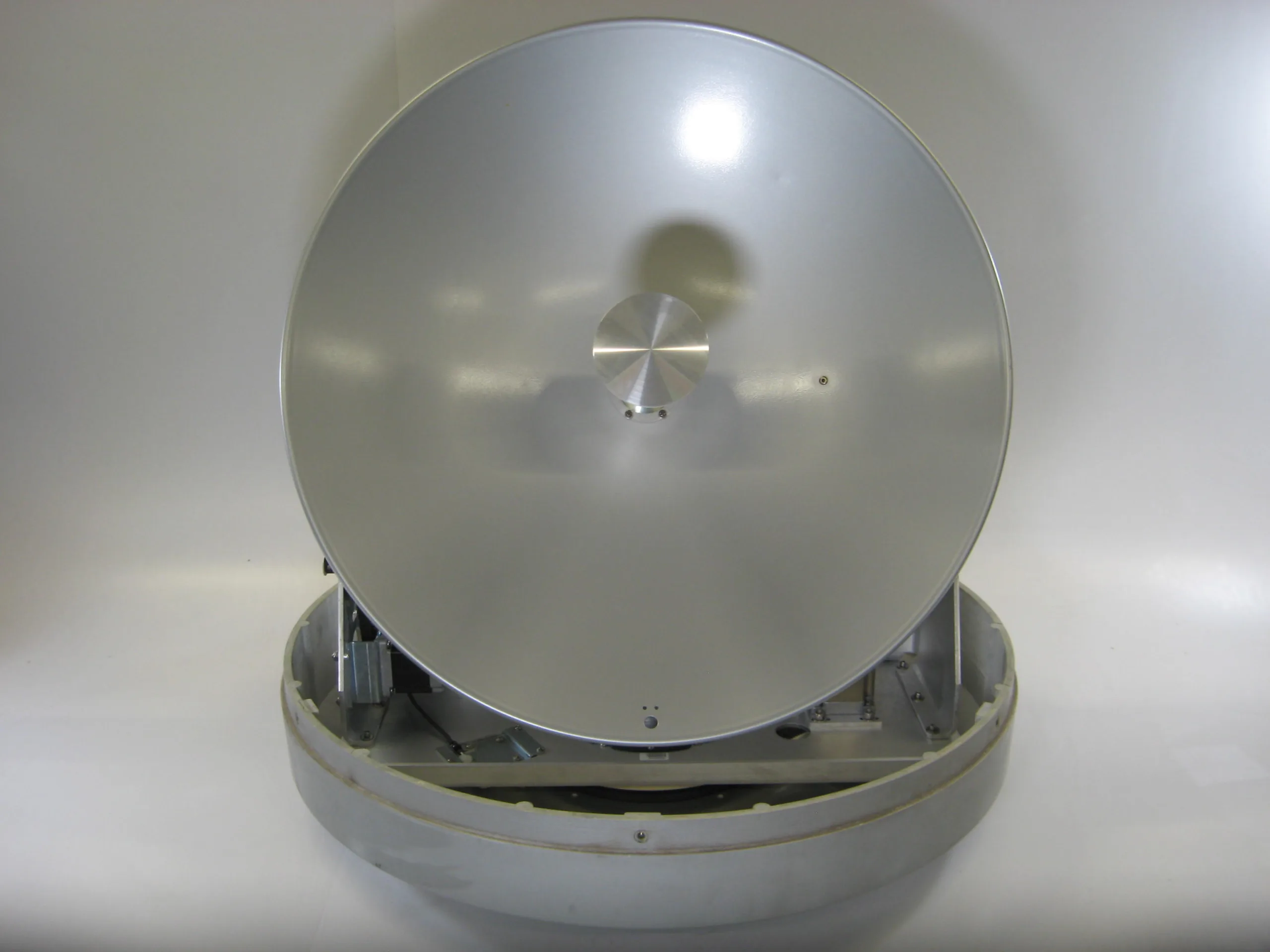 KVH Tracvision TV 6 TV6 24” Dish U.S. Marine Satellite TV Antenna ...