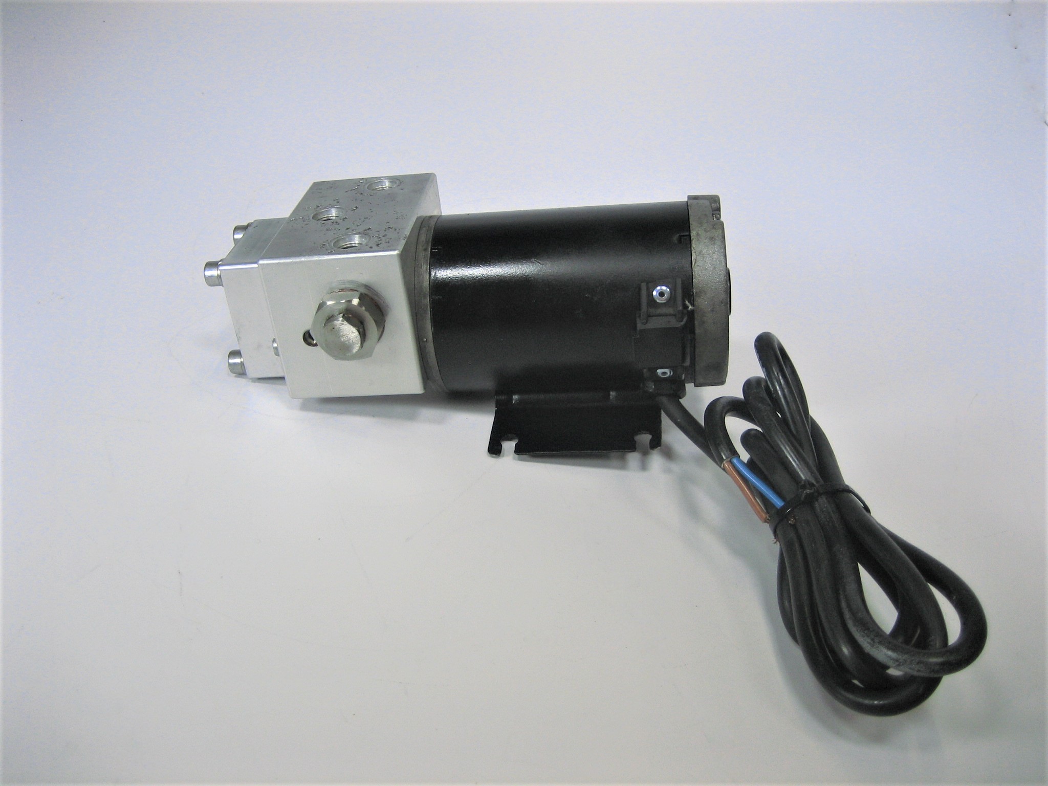 Simrad-RPU80-21118377-Boat Hydraulic Reversible Pump - Max Marine ...